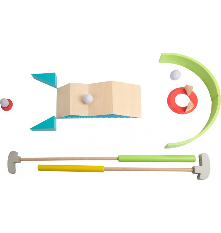 Complete wooden mini-golf set